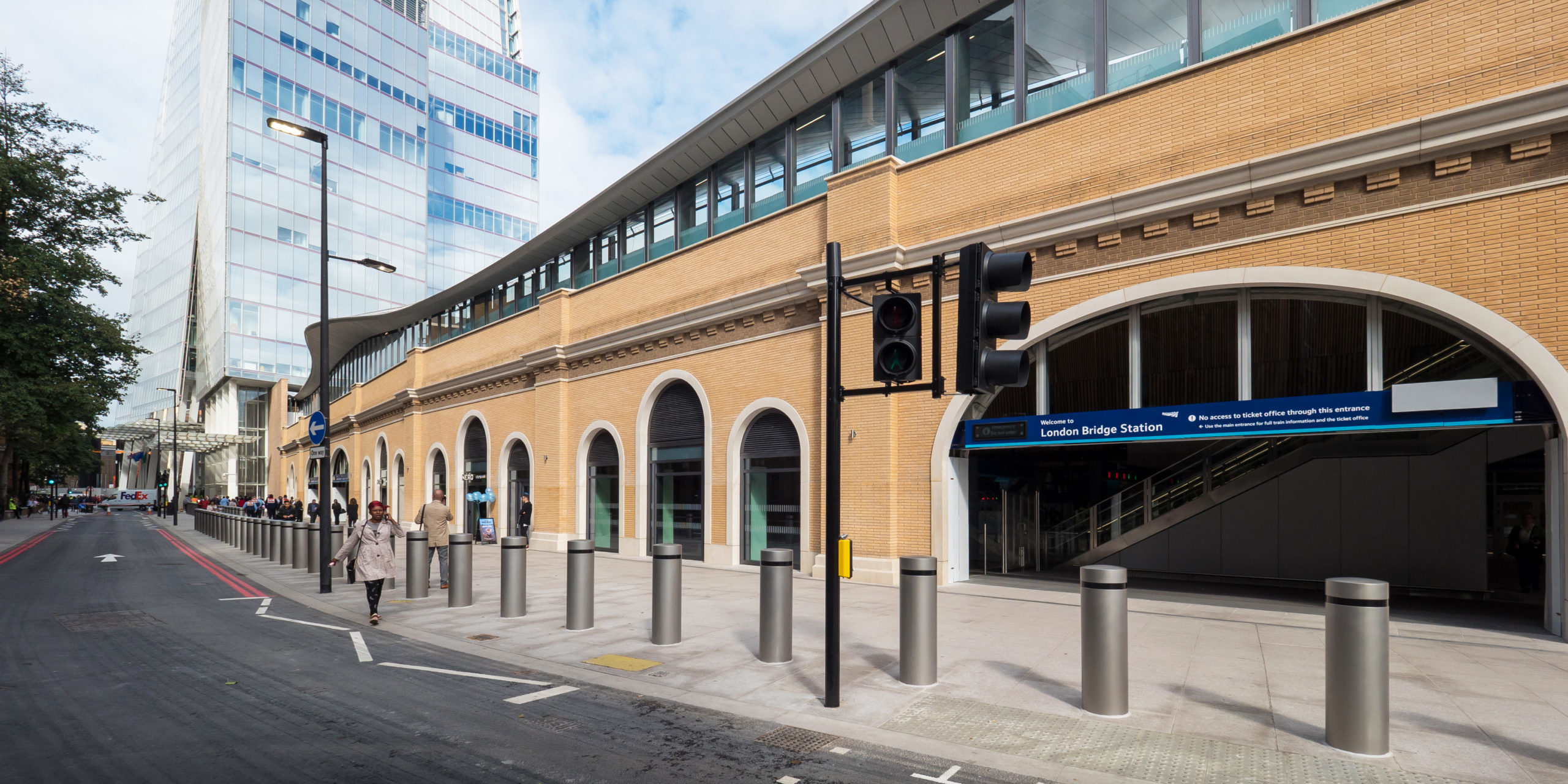 Internal and external glazed shop fronts at London Bridge Station by OAG